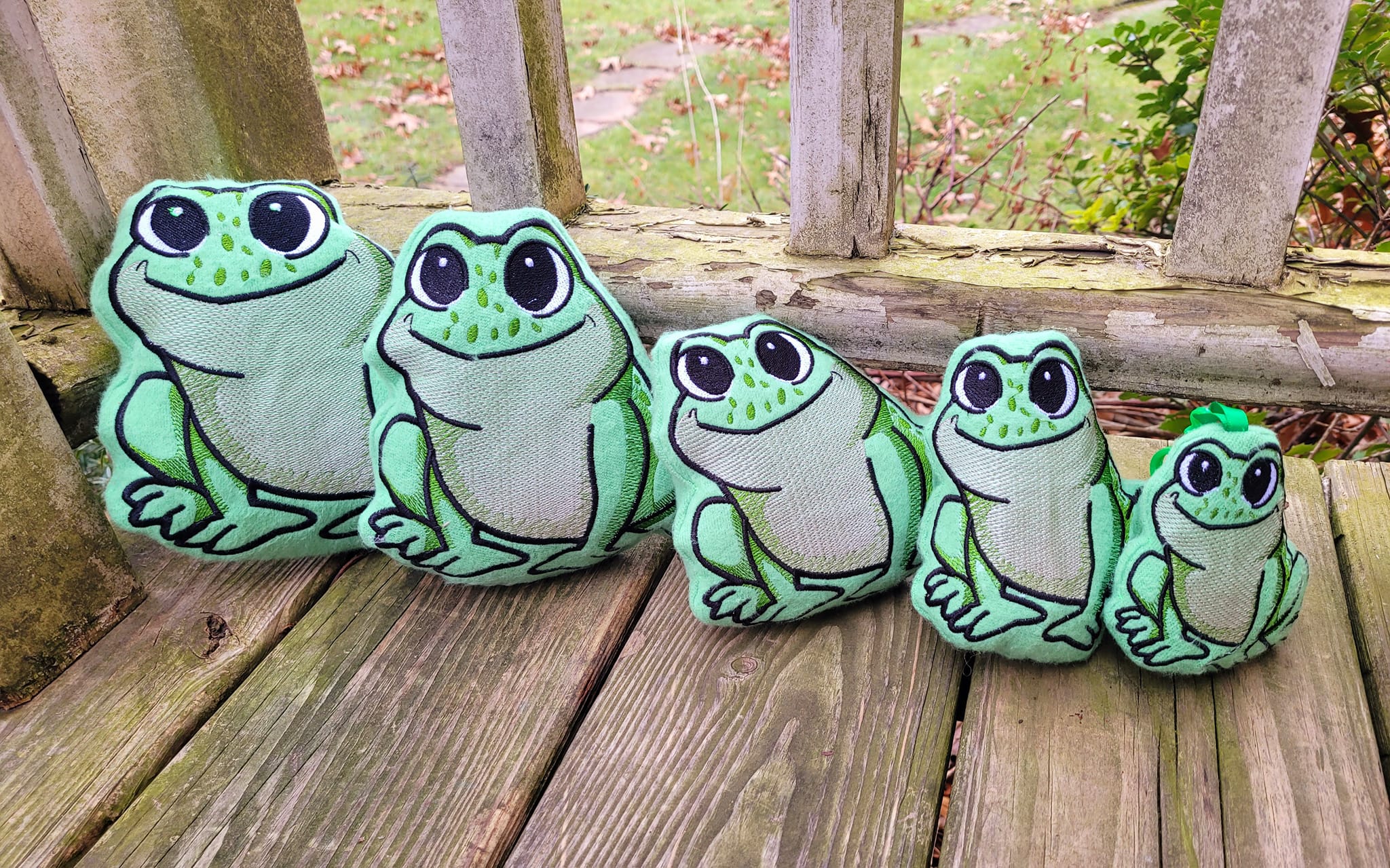 Chibi Frog Stuffie – String Theory Fabric Art