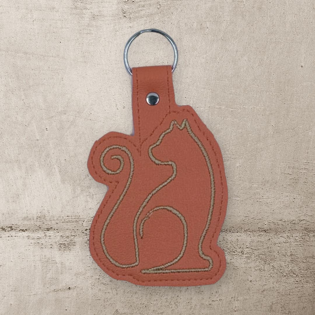 Continuous Line Sitting Cat fob – String Theory Fabric Art