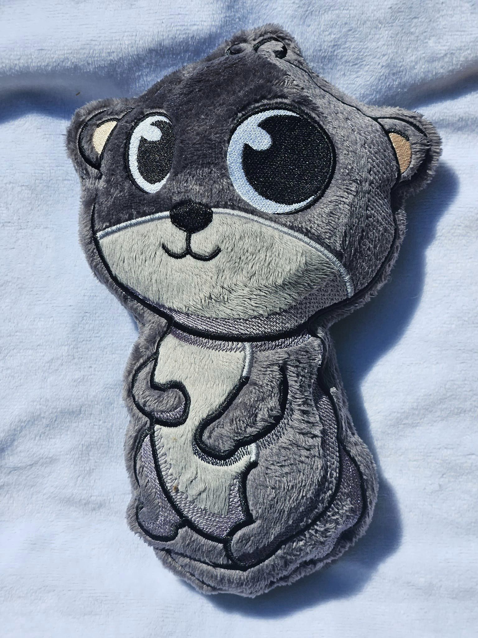 Chibi Otter Stuffie – String Theory Fabric Art
