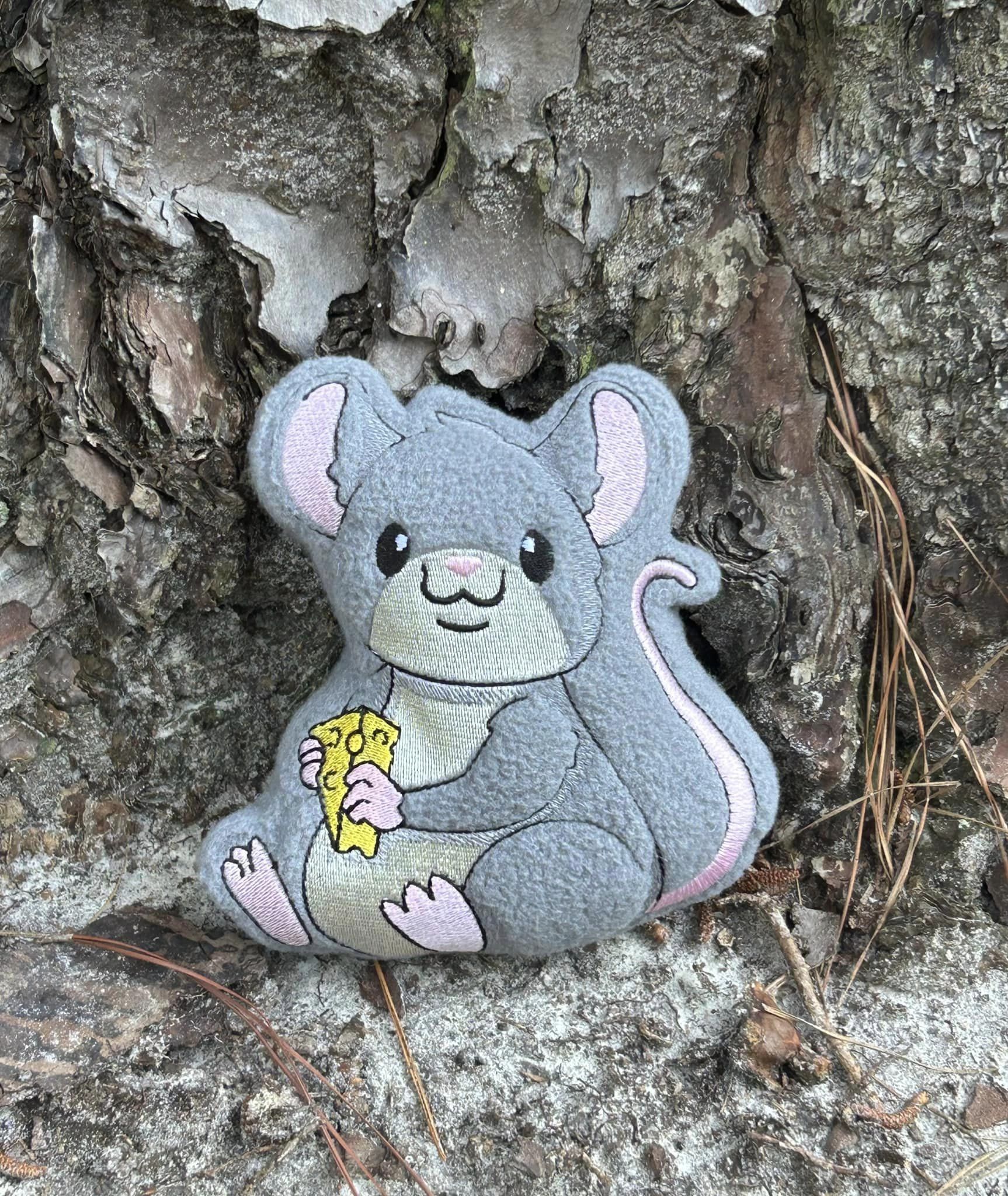 Chibi Rat Stuffie – String Theory Fabric Art